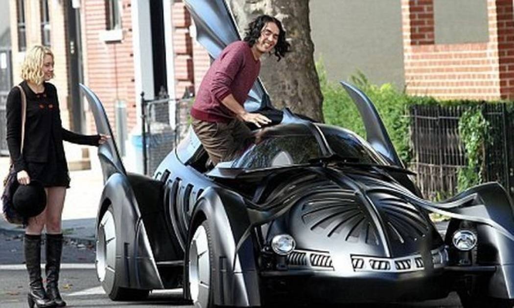 Το Batmobile του Russell Brand | Gossip-tv.gr