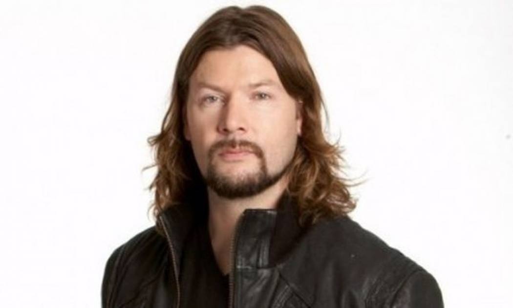 Ο τραγουδιστής των Reamon στην Ελλάδα! | Gossip-tv.gr