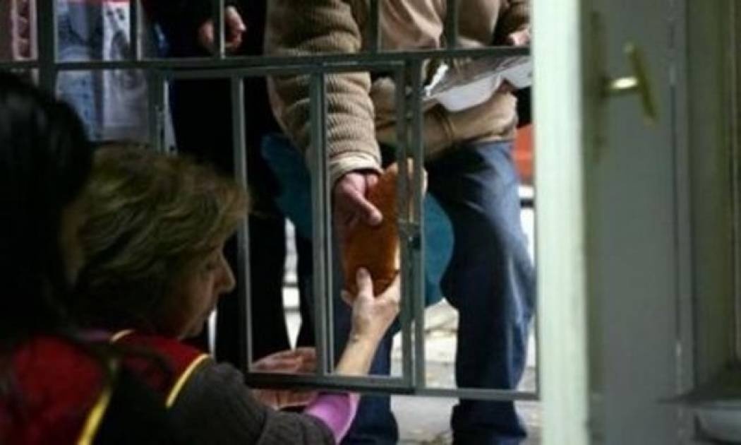 ΑΠΙΣΤΕΥΤΟ: Δωρεάν κουλούρι για τους μαθητές! | Gossip-tv.gr