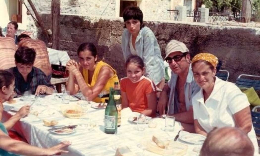 Η Μαρίκα Μητσοτάκη και τα πασίγνωστα ντολμαδάκια της (φωτό) | Gossip-tv.gr
