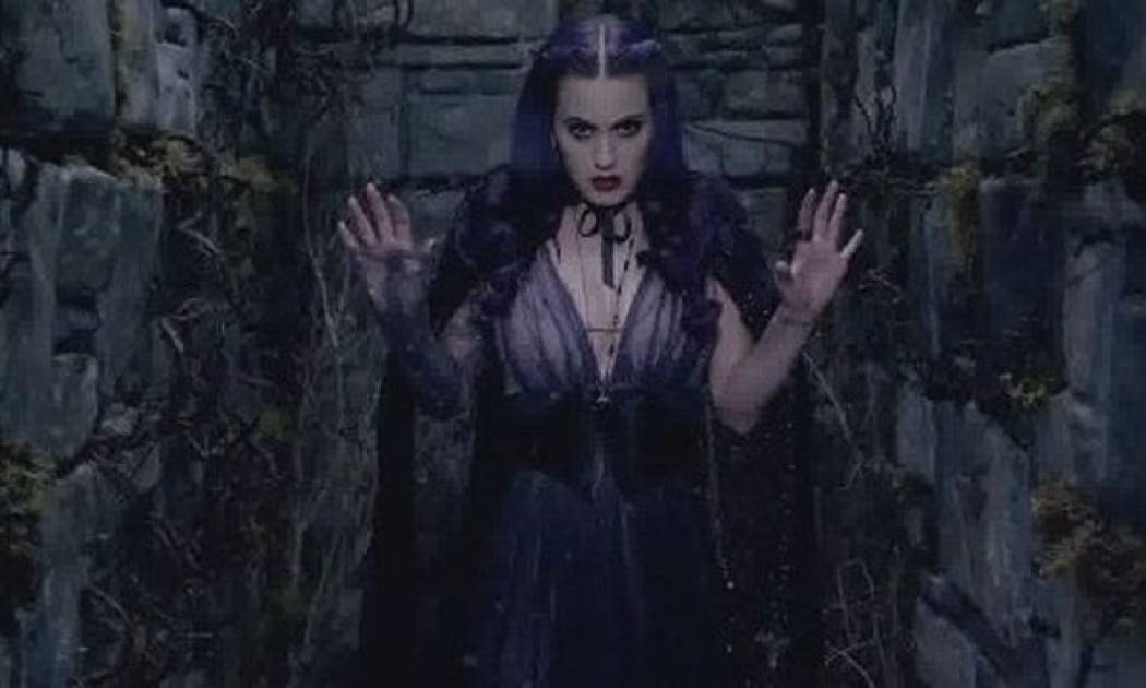 Katy Perry: Επιστρέφει με νέο gothic video clip! | Gossip-tv.gr