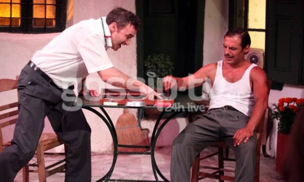 Μια παρτίδα «Τάβλι» στο κέντρο της Αθήνας | Gossip-tv.gr