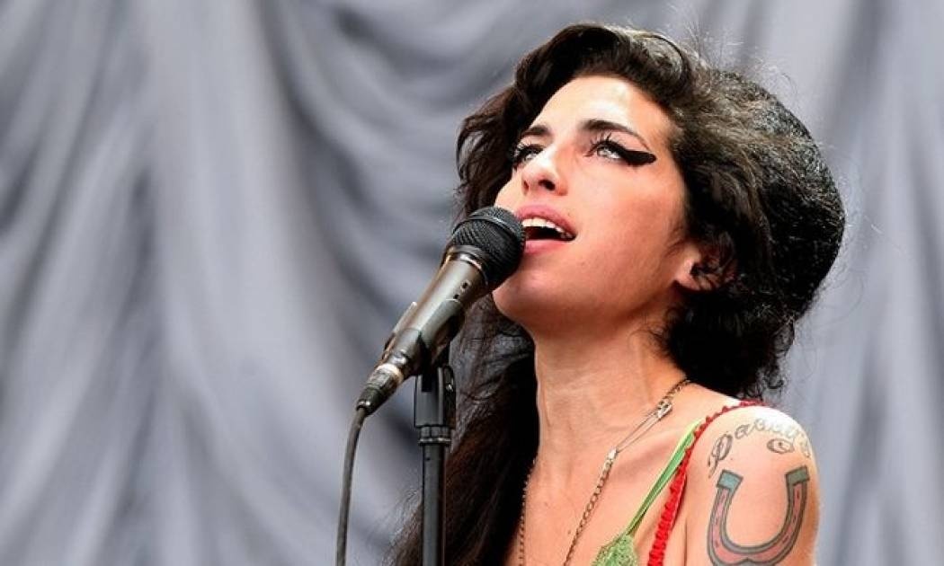 Η Amy Winehouse πέθανε από... υπερβολική κατανάλωση αλκοόλ | Gossip-tv.gr