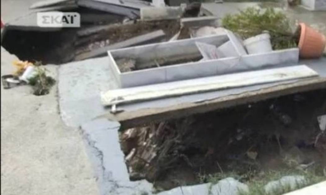 ΦΡΙΚΗ στη Ρόδο: Πλημμύρισε νεκροταφείο και εξαφανίστηκαν τα πτώματα ...