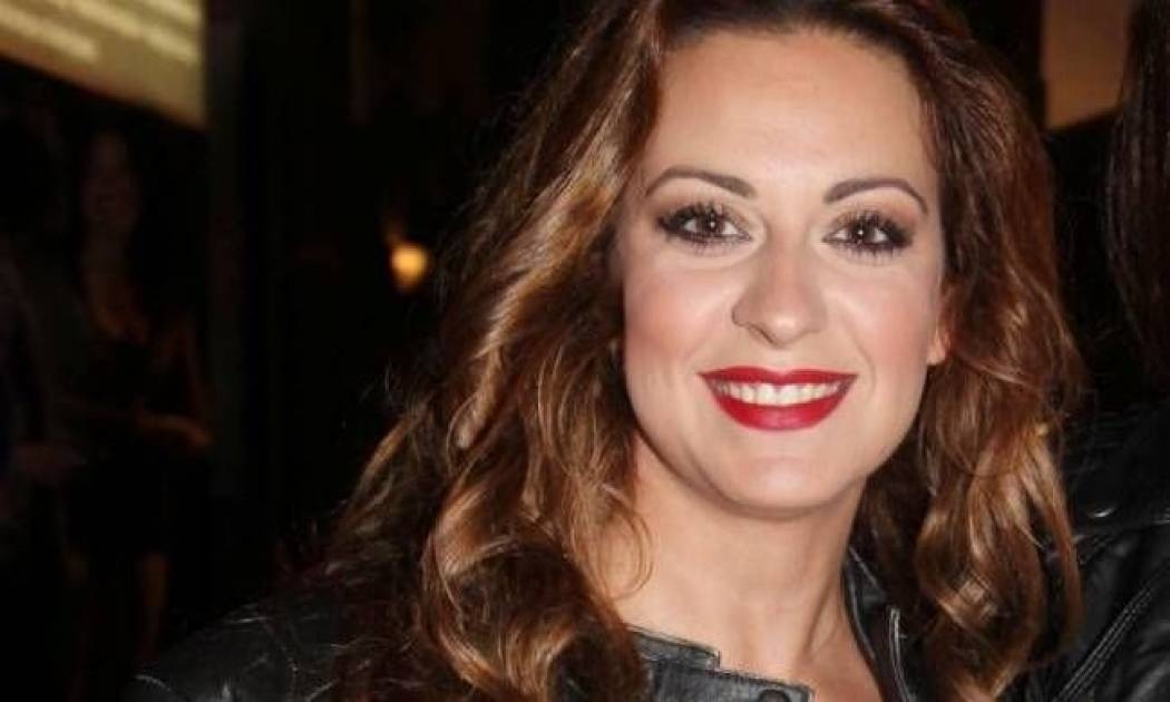 Τα «πήρε» η Μουμούρη και τα «έχωσε» στην Χατζηβασιλείου στο facebook ...