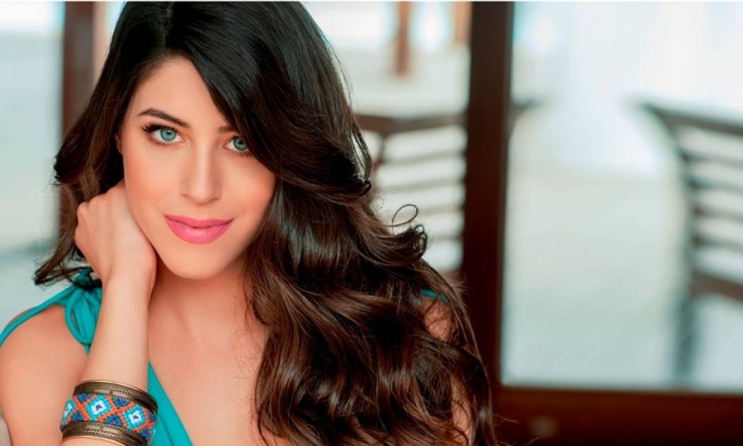 Αυτό και αν είναι αποκάλυψη… Η σεμνή Demy γυμνή σε εξώφυλλο περιοδικού ...