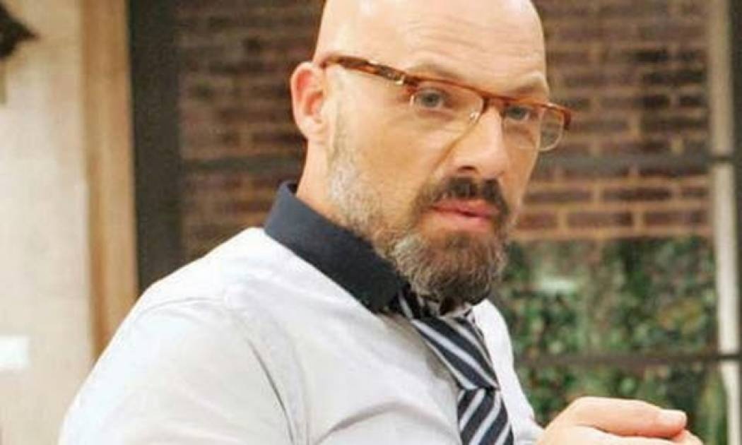 Νέα παράσταση για τον Νίκο Μουτσινά | Gossip-tv.gr