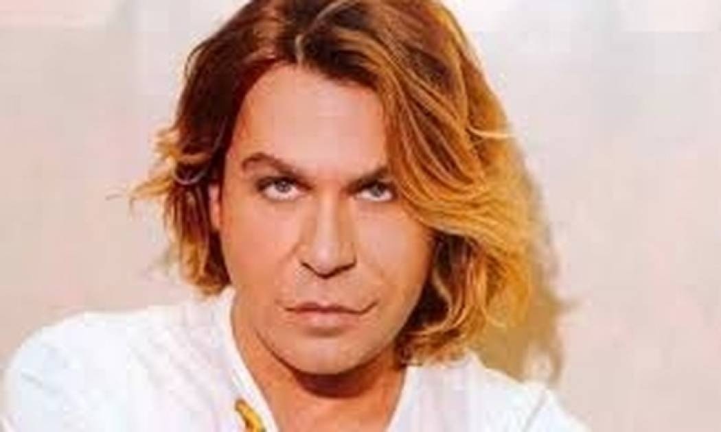 Ο Τρύφωνας Σαμαράς «σκίζει» τα κύματα | Gossip-tv.gr