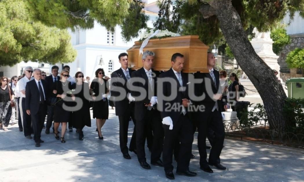 Το τελευταίο «αντίο» στον Δημήτρη Μαρωνίτη | Gossip-tv.gr