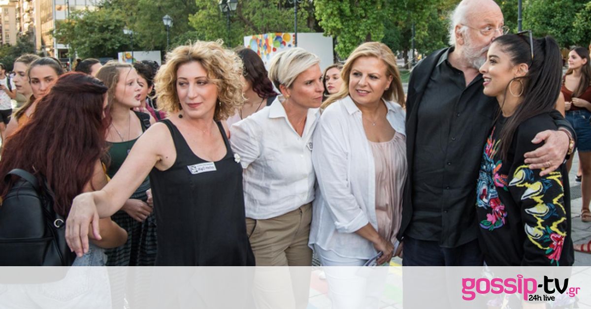 Διονύσης Σαββόπουλος: Κάνει πρόβα στην πλατεία Συντάγματος πριν την ...