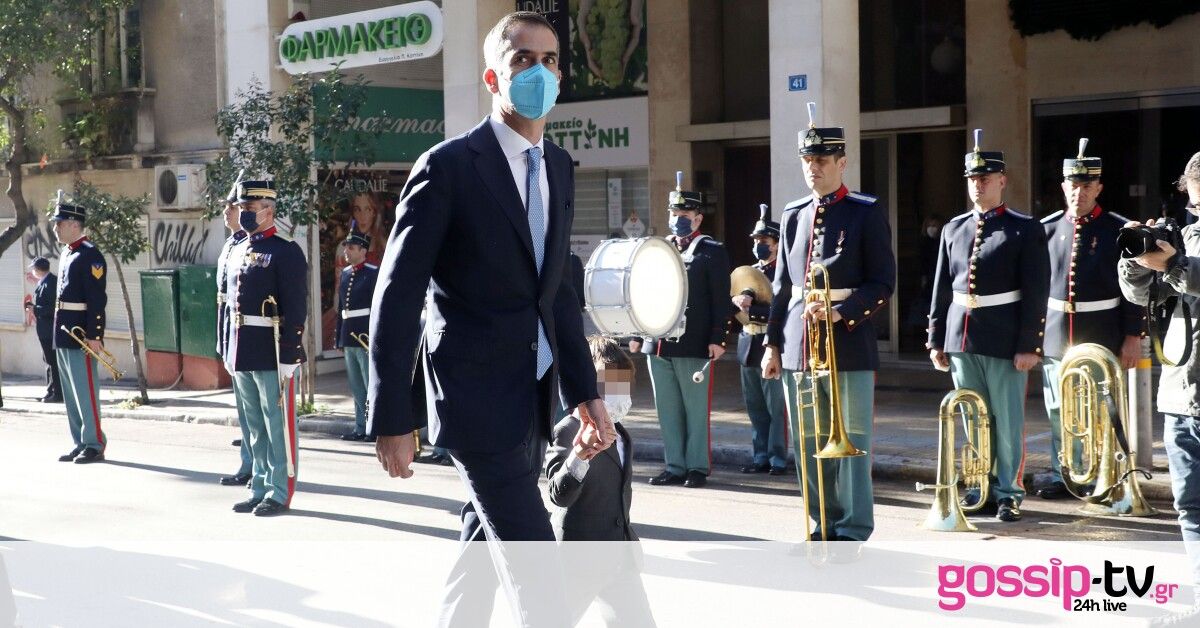 Κώστας Μπακογιάννης: Σπάνια εμφάνιση με τον γιο του στο κέντρο της ...
