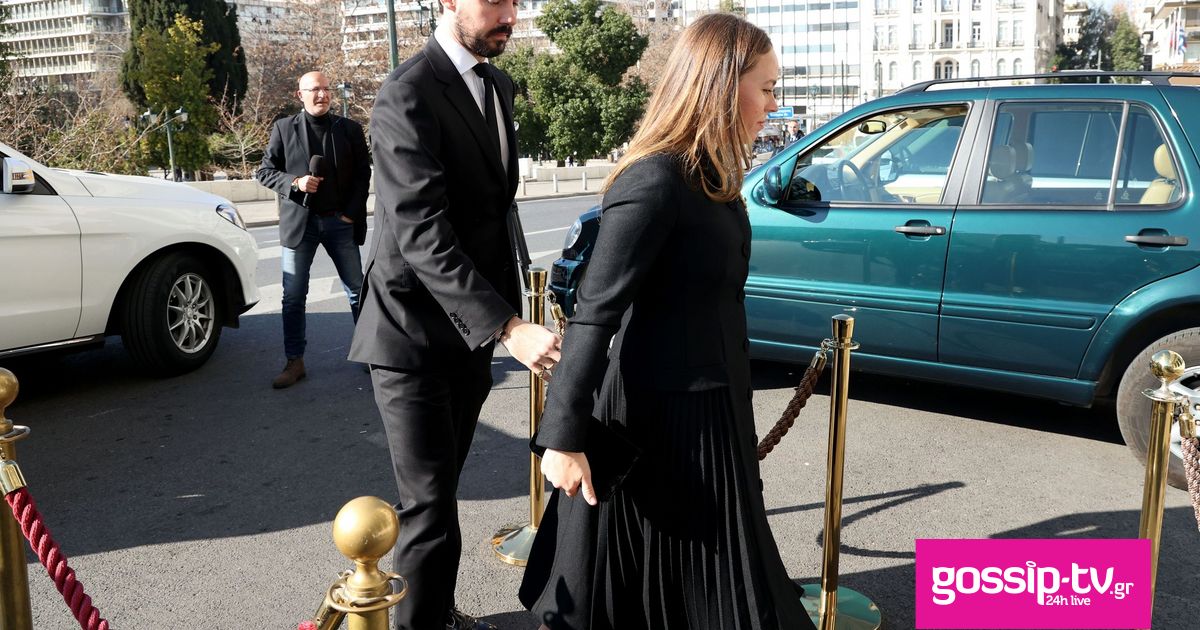 Μνημόσυνο τέως βασιλιά Κωνσταντίνου: Η άφιξη του Φίλιππου με τη σύζυγό ...