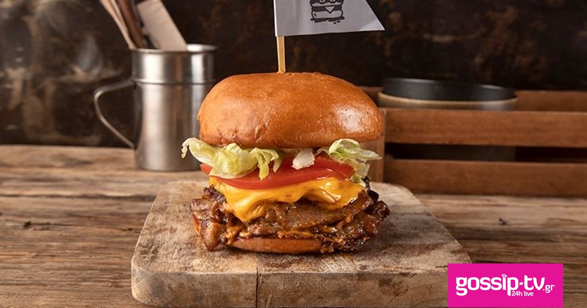 BBQ burger με μπριζολάκια από τον Άκη Πετρετζίκη! | Gossip-tv.gr