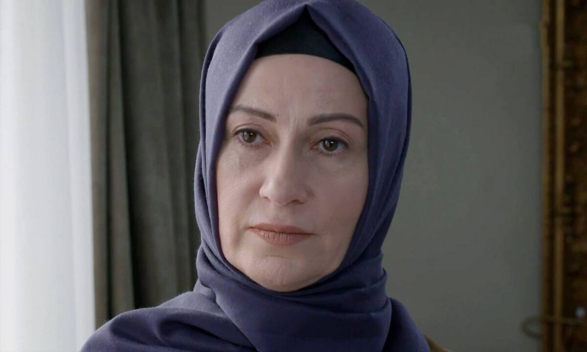 Elif: Η Σουρεϊγιά ακούει τη Βιλντάν να μαλώνει την Ελίφ | Gossip-tv.gr