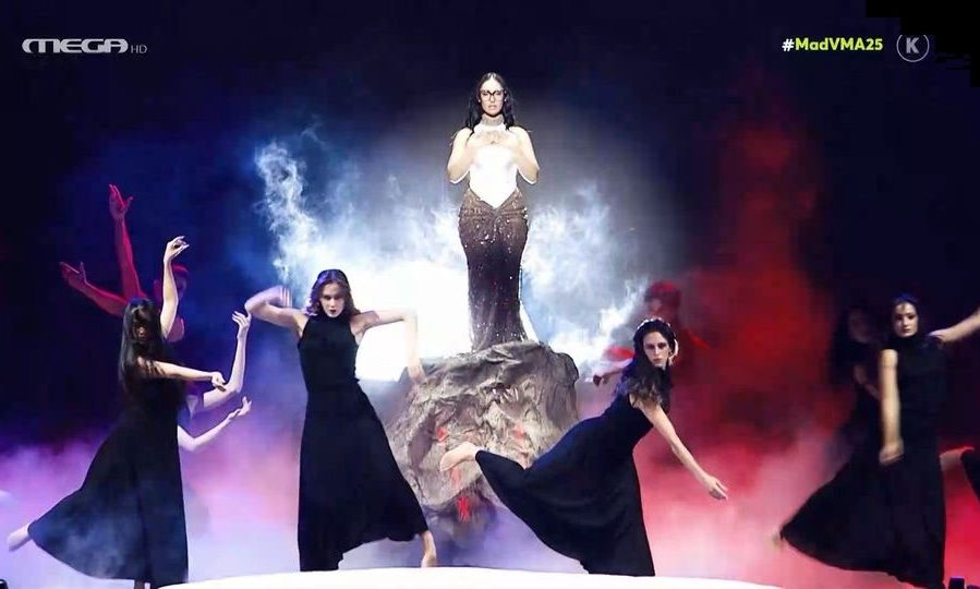 MAD VMA 2025: Ολόκληρη η σαρωτική εμφάνιση της Klavdia με τη… διαφορετική Αστερομάτα | Gossip-tv.gr