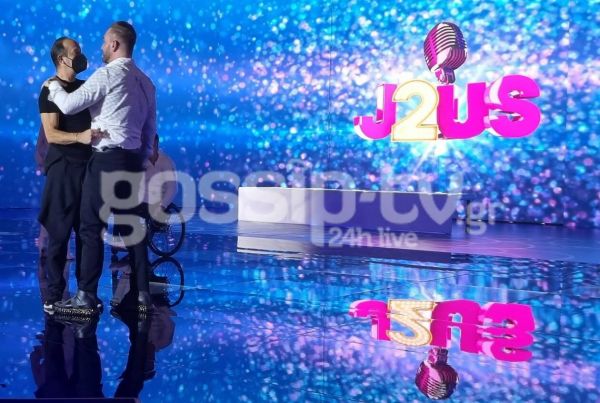 J2US Backstage: Οι χοροί που άρχισαν νωρίς, το Κυπριακό κέρασμα και οι... ξιφομαχίες | Gossip-tv.gr
